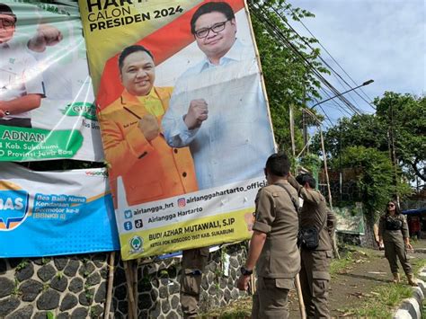 Satpol PP Kota Sukabumi Tertibkan Puluhan Reklame Tak Berizin Sukabumi Ku