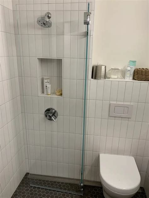 Tiny Space Shower Screen Inward Fold