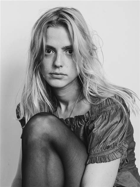 Emma Ravier Fiche Artiste Artiste Interprète Agencesartistiques