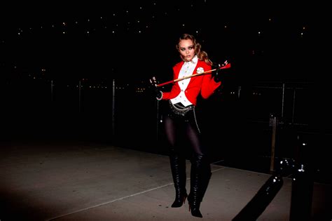 Lily Rose Depp Rayonnante En Maîtresse De Cirque Pour Halloween
