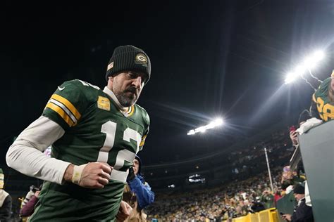 Aaron Rodgers A Conspiracy Theorist Deshone Kizer Reveals Packers Qb