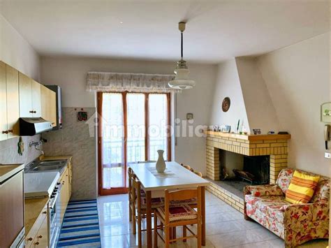 Vendita Appartamento Sarnano Trilocale In Via Alcide De Gasperi Ottimo Stato Secondo Piano
