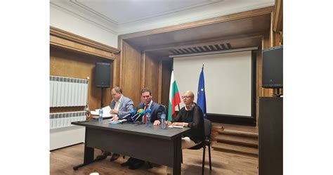 Кабинетът уволни Комисията за защита на потребителите Оттам Нямат право