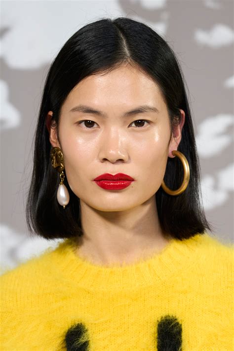 Moschino Fall 2024 Fashion Show Backstage | The Impression