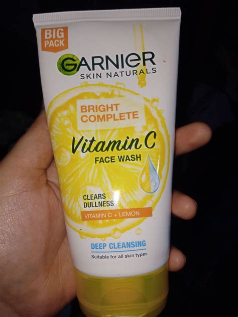 Garnier Bright Complete Vitamin C Facewash 150 G