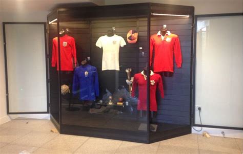 Mannequin Display Cases And Glass Cabinets For Costumes
