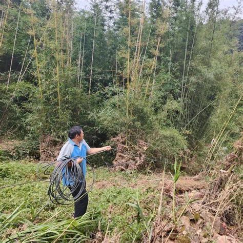 始兴这地方山洪致通讯中断 ，已紧急抢修工程人员冲锋舟综合