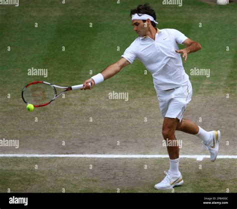Roger Federer Of Switzerland Plays A Return To Andy Roddick Of Us