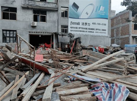 鳌阳镇开展“两违”集中整治联合行动违法