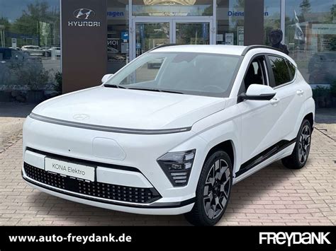 Hyundai KONA SUV Geländewagen Pickup in Weiß vorführfahrzeug in Leipzig
