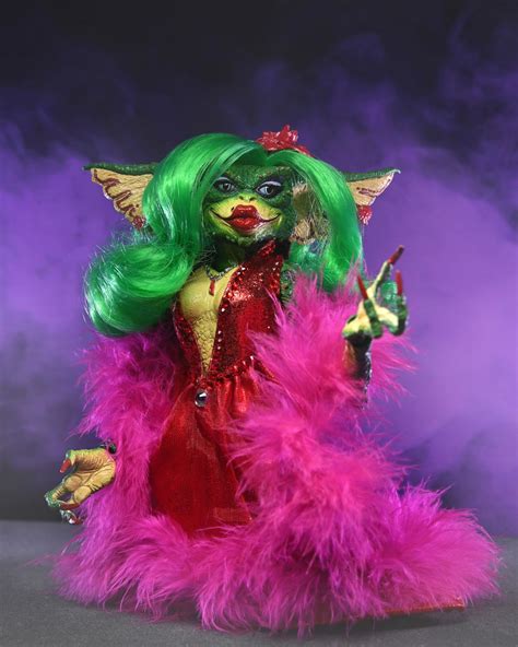 Sdcc 2023 Exclusive Neca Gremlins 2 Showgirl Greta Figure The