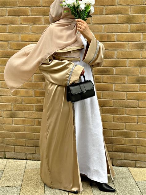 White Abayas Abayatopia