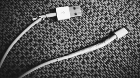 Cara Kece Bikin Kabel Charger Iphone Mu Berumur Lebih Lama Lifestyle Fimela Com