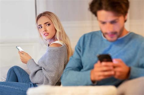 If Someone Is Being Deceptive Theyll Usually Display These 10 Behaviors