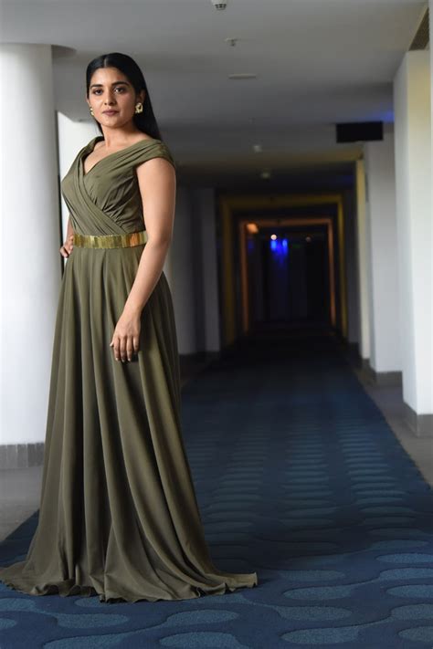 Desi Actress Pictures Actress Nivetha Thomas Latest Photos ★ Desipixer