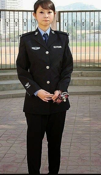Singapore Hallsters Photos Of PRC Policewoman Exposed