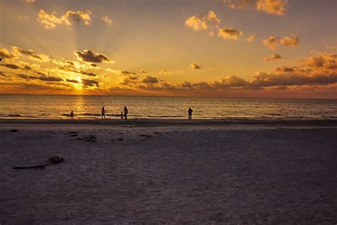 图片素材 滨 砂 海洋 地平线 云 太阳 日出 日落 阳光 早上 支撑 黎明 海岸线 黄昏 晚间 反射