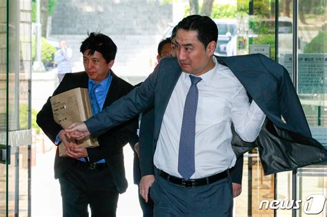 법정 향하는 강용석 변호사 뉴스1