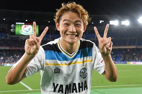 ジュビロ古川陽介が新ユニ全身ショットを公開！「かっこよすぎる」「いいね1回じゃ足りない」などファン歓喜！｜ニフティニュース