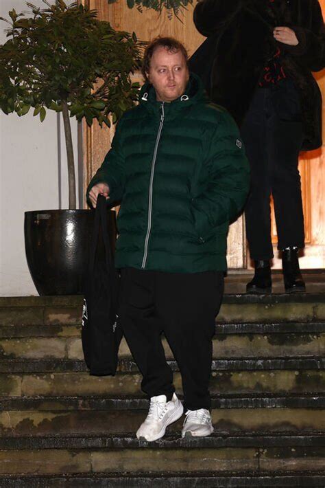 Paul Mccartneys Lookalike Son James Joins Dad And Sisters Stella And