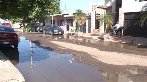 Reportan Vecinos Fuga De Aguas Negras Y Fuga De Agua Potable En La