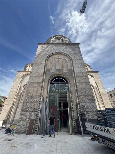 ФОТО Како изгледа внатрешноста на црквата „Свети Константин и Елена“ во срцето на Скопје