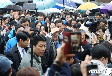 인파 속 이재명 대표 뉴스1