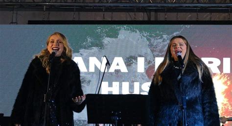 Sestre Husar Božićnim Pjesmama Uljepšale Advent U Srcu Like Indirektno