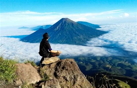 Misteri Dan Keindahan Gunung Sindoro Tiga Fakta Dan Legenda Yang Perlu