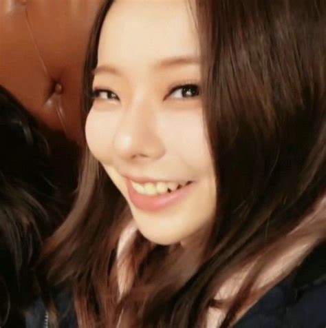 Épinglé par 𝗠𝗨𝗚𝗢 sur LOONA