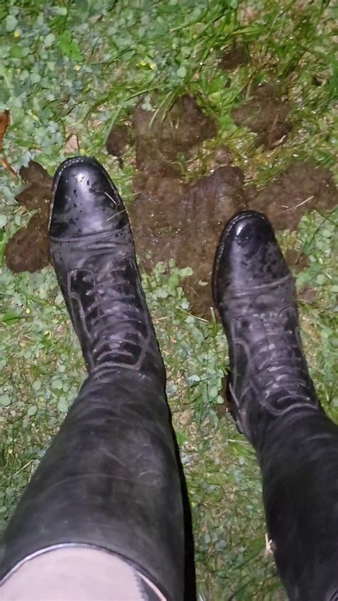 Crush Horse Manure In Riding Boots