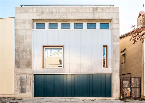 Screens And Louvers Alter Light And Privacy Inside Casa Migdia