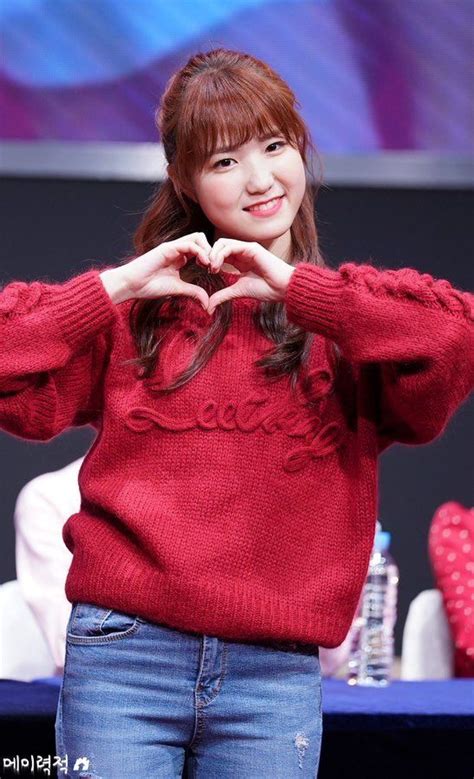 Izone에 있는 Avery님의 핀 혼다 케이팝 사쿠라