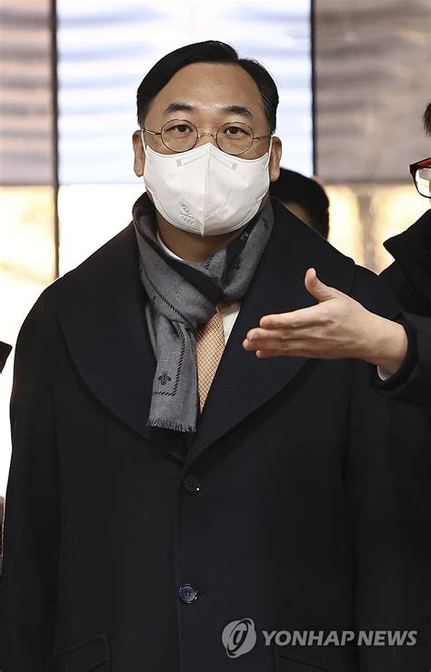 백현동 수사무마 금품수수 의혹 곽정기 영장심사 출석 연합뉴스