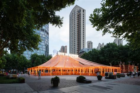 Ephemeral Architectures Engaging Communities Through Temporary