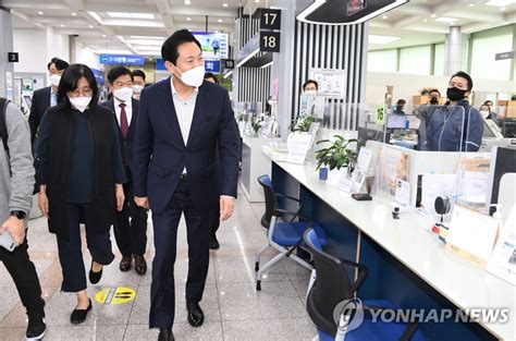 동대문구청 방문한 오세훈 시장 연합뉴스