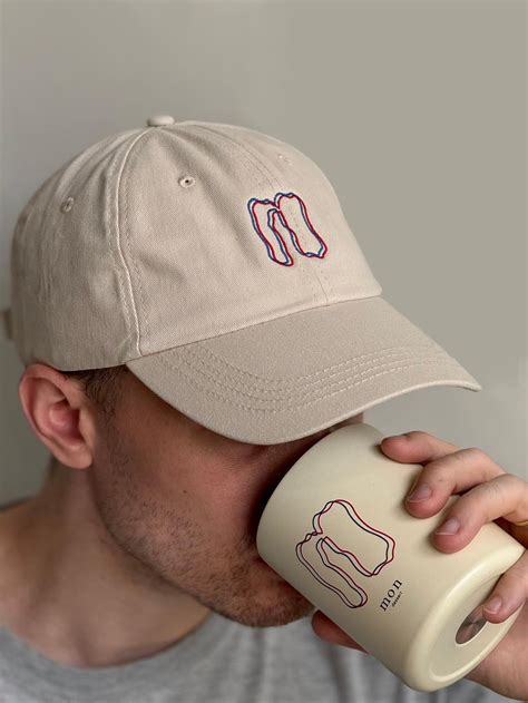 Mon 刺繡棒球帽 米 Mon周邊商品 Merchandising 所有商品 Mon dessert
