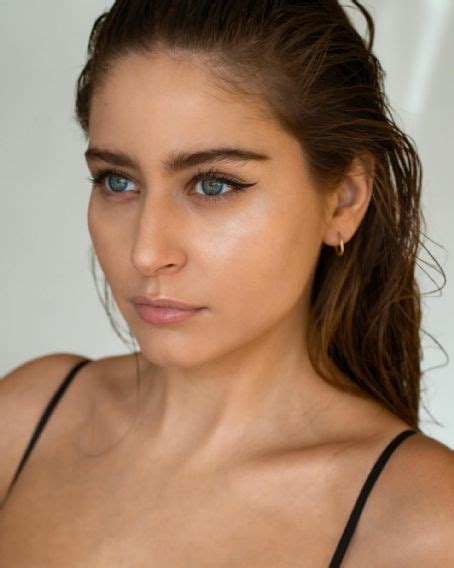 Stella Schröer Famousfix