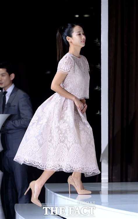 [tf포토] 조여정 손끝부터 발끝까지 우아함의 정석 포토 기사 더팩트