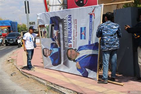 Pengurus Demokrat Situbondo Lucuti Baliho Anies AHY ANTARA News
