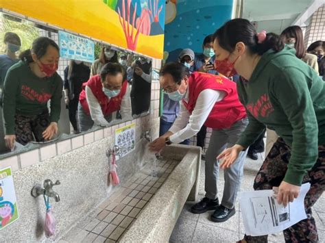 加強開學前防疫整備 高雄市3副市長視察校園 地方 中央社 Cna