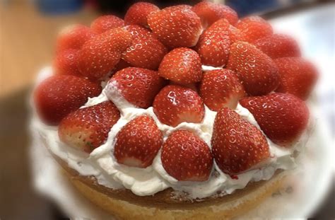 ℳ﻿ が投稿したフォト「春は苺が美味しい季節ということで、苺のたくさん乗ったおばあち」 2020 05 22 172702