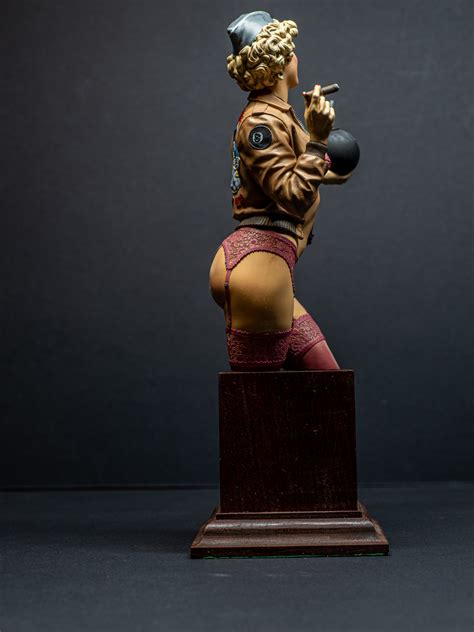 Sex Bomb Planetfigure Miniatures