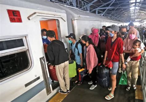 Ribuan Penumpang KA Gagal Berangkat Dari Stasiun Surabaya Jawa Pos