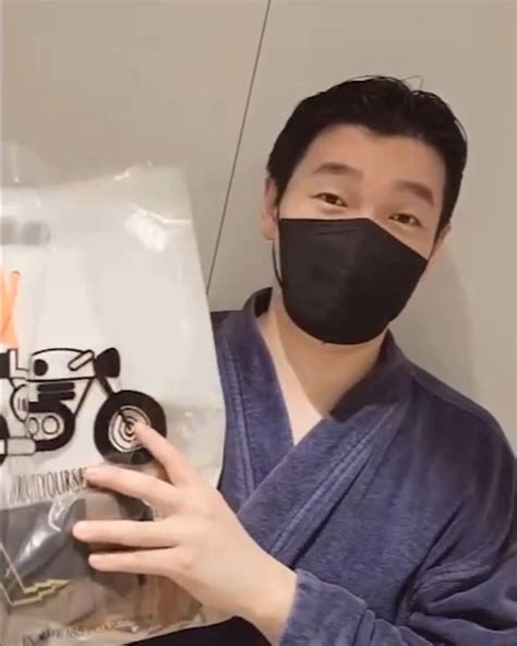 조승우 아카이브 On Twitter 오페라의 유령 백스테이지 조승우 본캐가 유령이지 라는 물음에 본캐는 신성한쪽이라