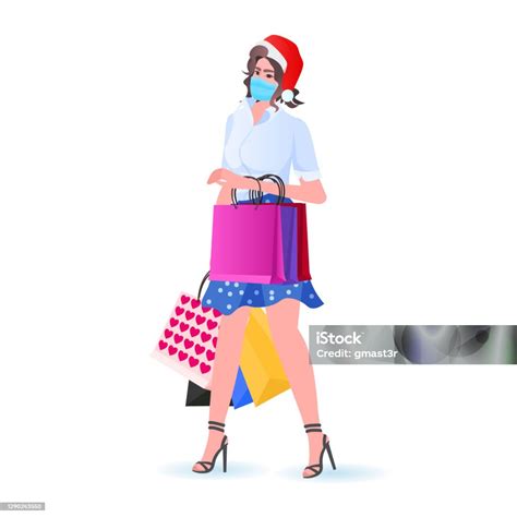 산타 모자에 여자 쇼핑 가방 소녀를 착용 마스크를 착용 하 여 코로나 바이러스 전염병 새해 휴일을 방지 하기 위해 12월에 대한 스톡 벡터 아트 및 기타 이미지 Istock