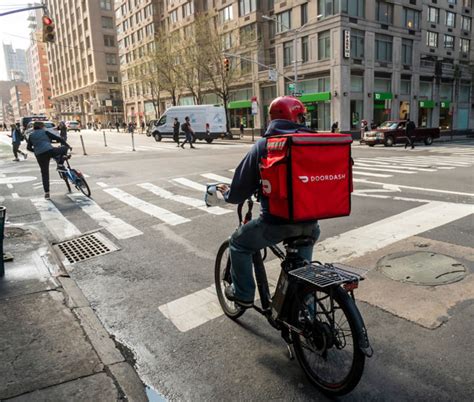 DoorDash warns users to expect longer wait times if they don't tip their driver