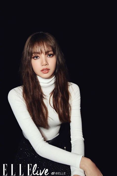 평범한 ‘흰 목폴라 입고도 파리 패션쇼 뒤집어 놓은 ‘블핑 리사의 화려한 미모 인사이트