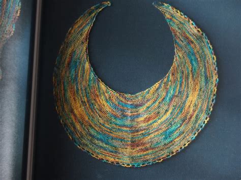 MOORITさんのクロワッサンショール編み始め knit diary 編物と花のある暮らし