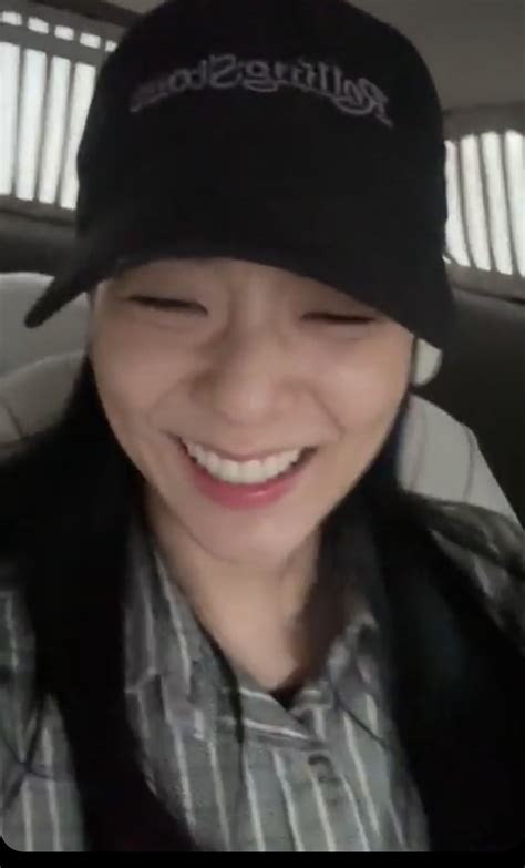 젠바🌹♥️ On Twitter Jisoo Is Live On Weverse 🥰🩷 Samcexzlvq